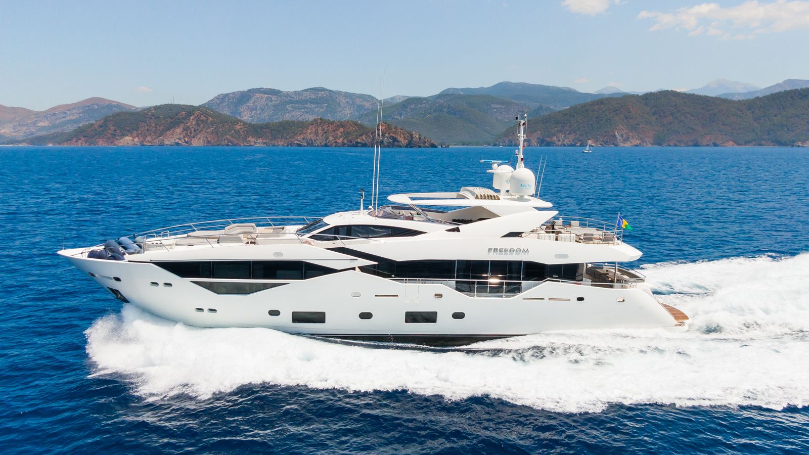 €750k price drop on 35m Sunseeker motor yacht Freedom